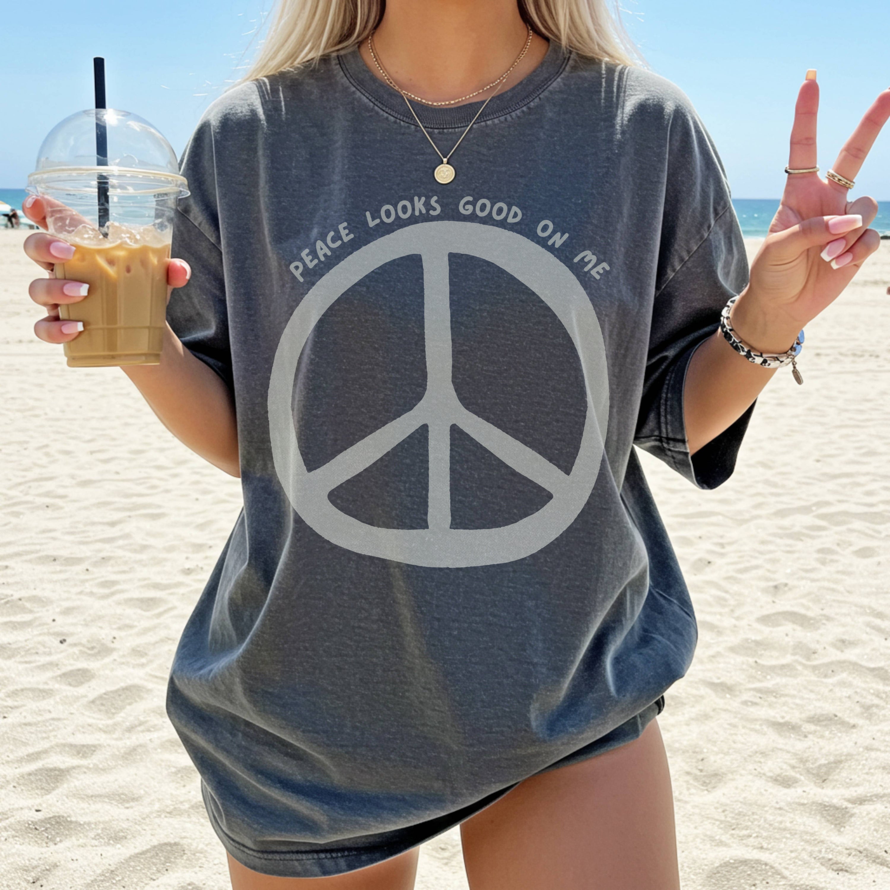 Peace Looks Good On Me T-Shirt – Retro Graphic Tee, Boho Peace Sign Sh